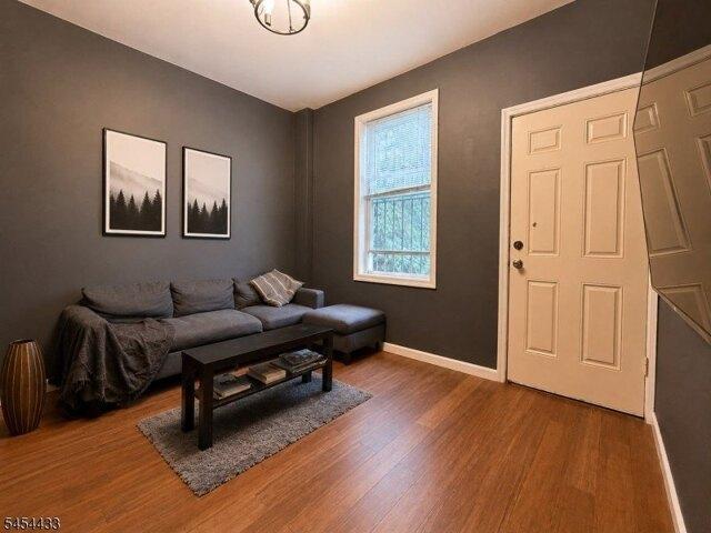 house with 8 bedroom, Newark NJ ES105172692