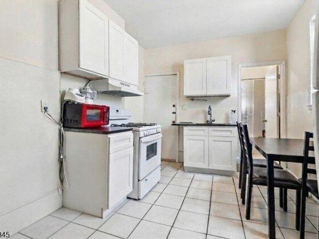 house with 8 bedroom, Newark NJ ES105174217