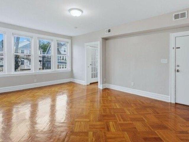 house with 8 bedroom, Newark NJ ES105207730