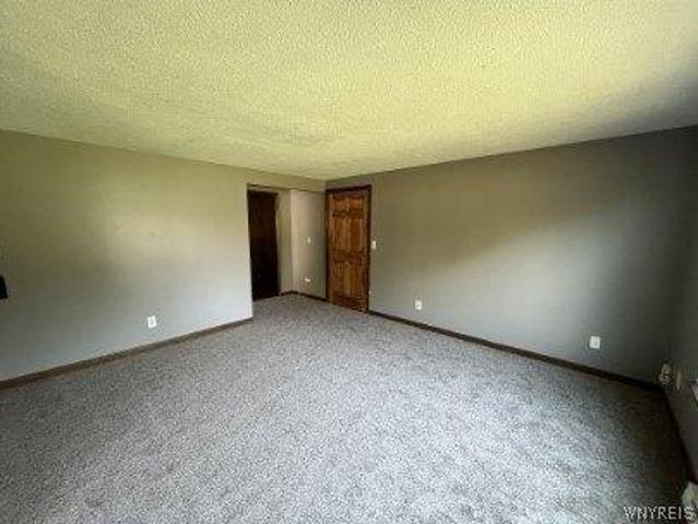 house with 8 bedroom, North Tonawanda NY ES104904523