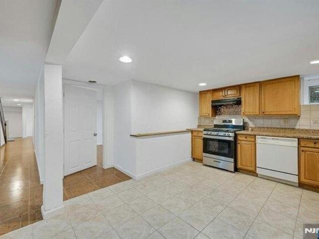 house with 8 bedroom, North Bergen NJ DS104375437