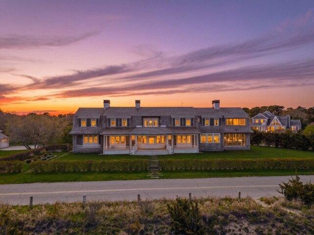 house with 8 bedroom, Oak Bluffs MA DS103548431