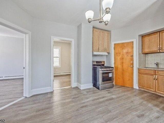 house with 8 bedroom, Passaic NJ DS104406177