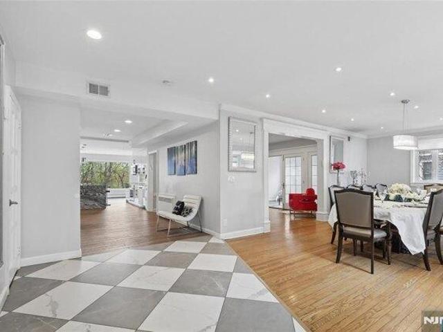 house with 8 bedroom, Passaic NJ ES104809559