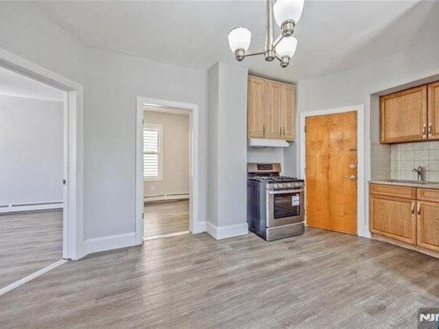 house with 8 bedroom, Passaic NJ ES104832635
