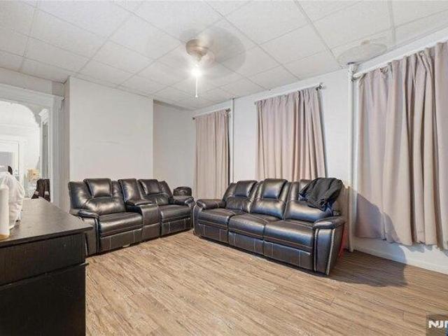 house with 8 bedroom, Paterson NJ DLS102346834