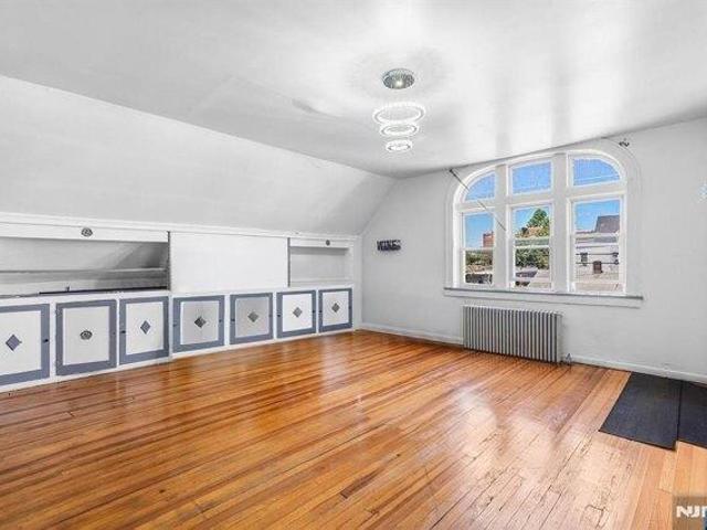 house with 8 bedroom, Paterson NJ ES105191039