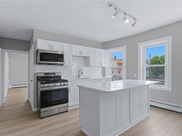 house with 8 bedroom, Pawtucket RI ES102959264