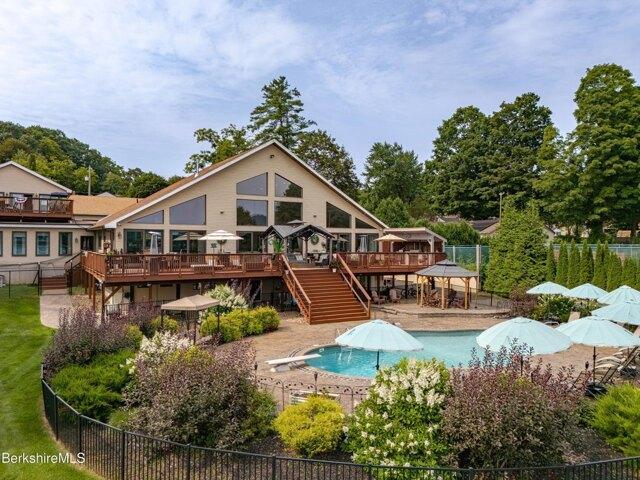 house with 8 bedroom, Pittsfield MA ES105061112