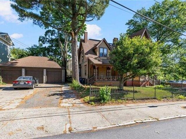 house with 8 bedroom, Providence RI ES104540171
