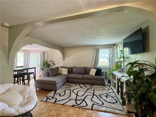 house with 8 bedroom, Providence RI ES105206699