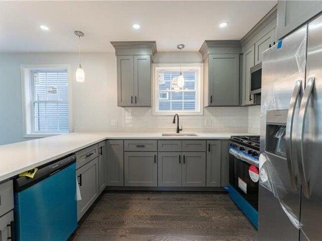house with 8 bedroom, Providence RI ES103018910