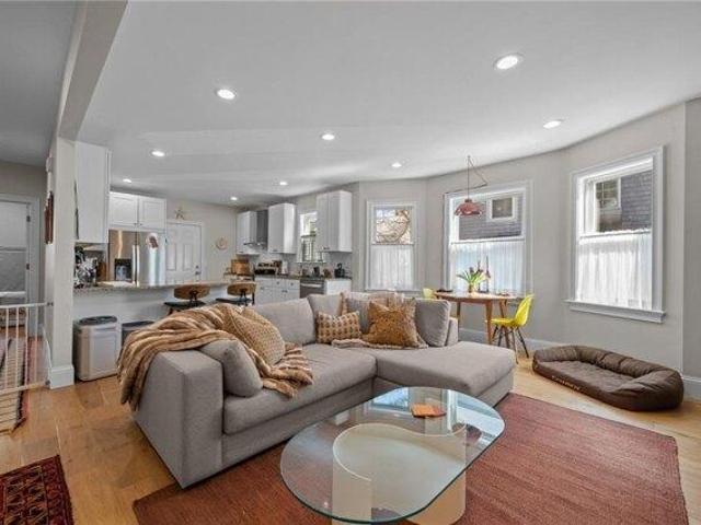 house with 8 bedroom, Providence RI ES103965614