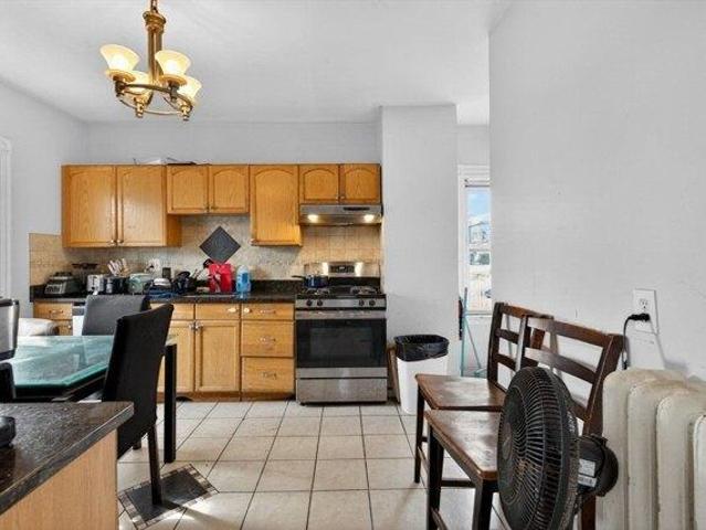house with 8 bedroom, Revere MA ES102824987