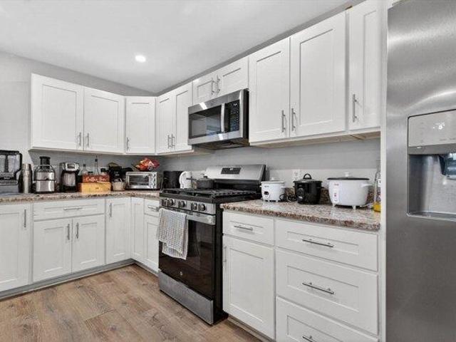 house with 8 bedroom, Revere MA ES103852701