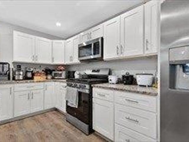 house with 8 bedroom, Revere MA ES105204987