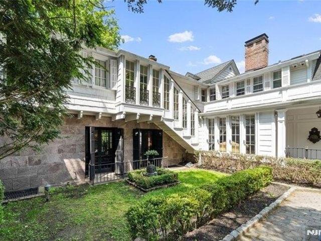 house with 8 bedroom, Saddle River NJ DLS102213895
