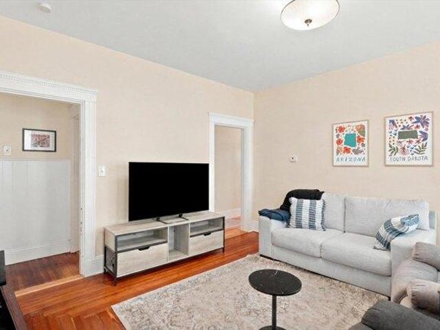 house with 8 bedroom, Somerville MA ES104835930