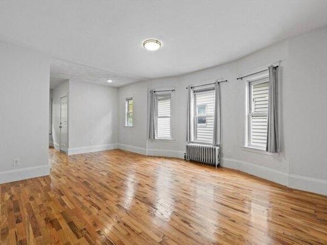 house with 8 bedroom, Somerville MA ES103434888