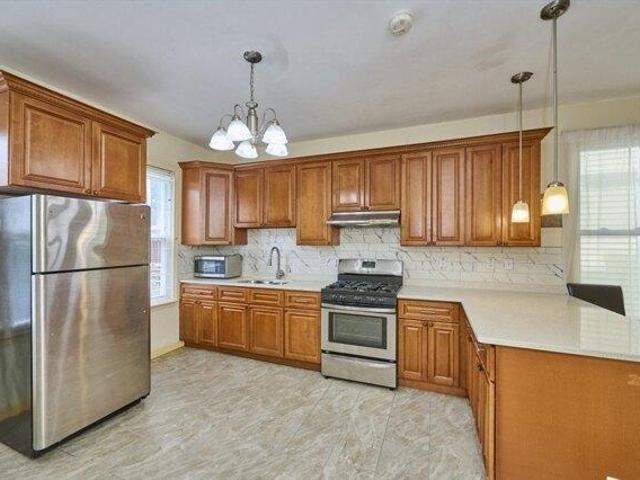 house with 8 bedroom, Somerville MA ES103437871