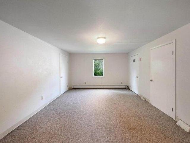 house with 8 bedroom, South Burlington VT ES105174887