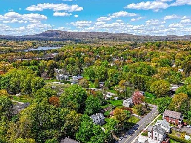 house with 8 bedroom, South Hadley MA DS103224229