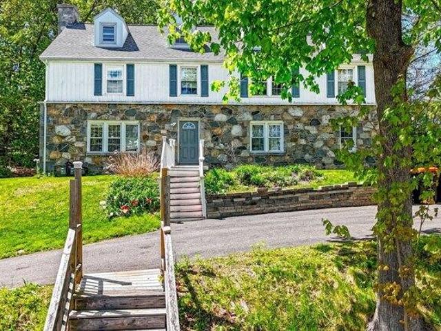 house with 8 bedroom, South Hadley MA ES104994717