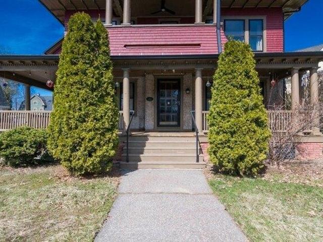 house with 8 bedroom, Springfield MA DLS102342429