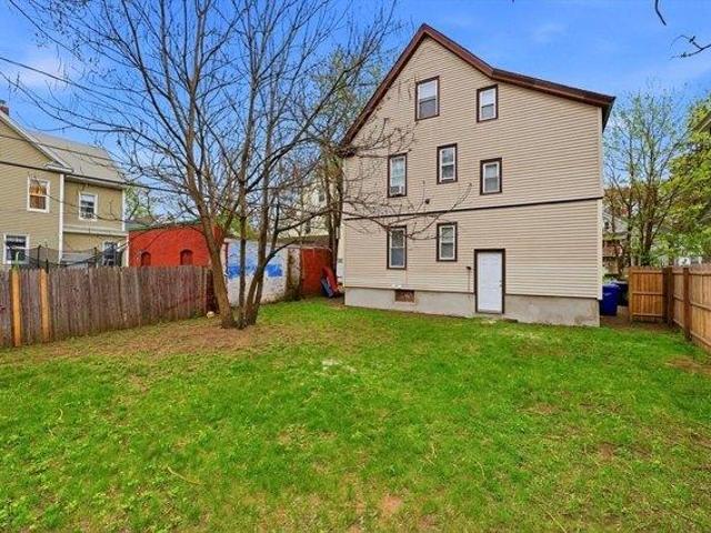 house with 8 bedroom, Springfield MA ES103037600