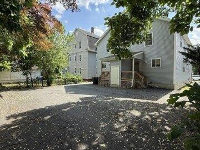 house with 8 bedroom, Springfield MA ES103773671