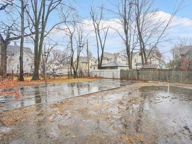 house with 8 bedroom, Springfield MA ES105041702
