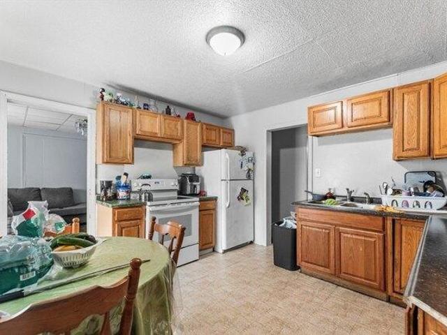 house with 8 bedroom, Springfield MA ES105081907