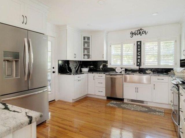 house with 8 bedroom, Stoneham MA ES103184629