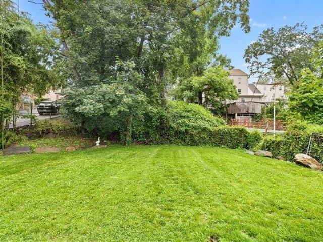 house with 8 bedroom, Stamford CT ES104236507