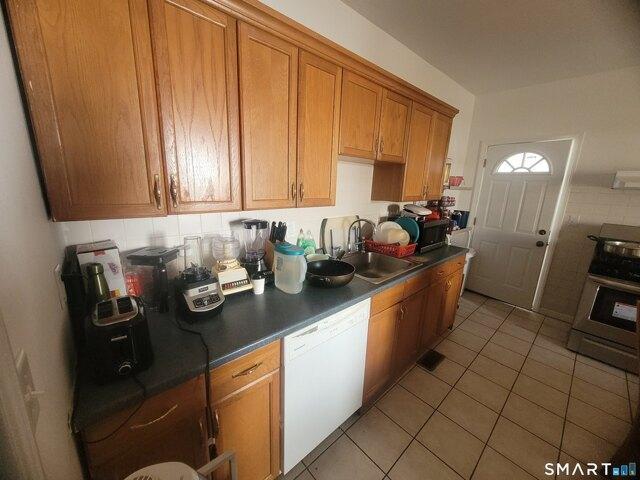 house with 8 bedroom, Stamford CT ES105174768