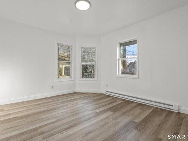 house with 9 bedroom, Waterbury CT ES103434962