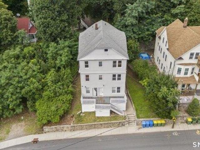 house with 9 bedroom, Waterbury CT ES105113742
