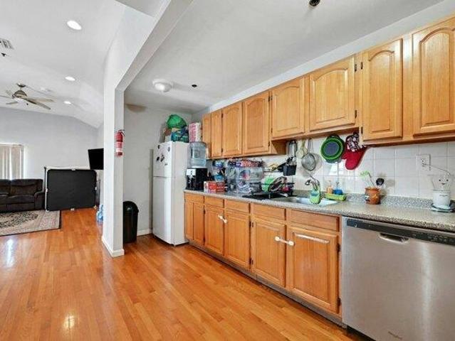 house with 9 bedroom, West New York NJ ES105174814