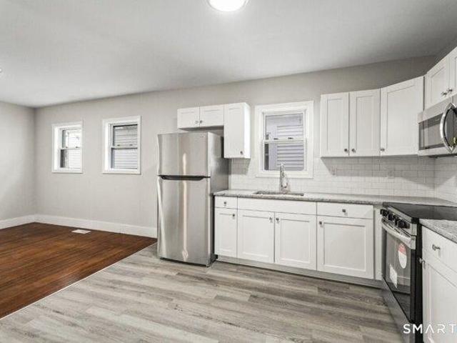 house with 9 bedroom, West Haven CT ES104904208