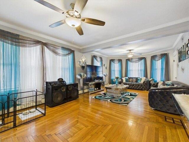 house with 9 bedroom, Woonsocket RI ES105113965