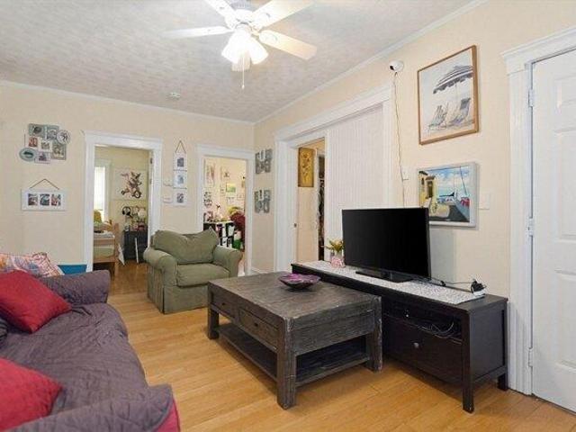 house with 9 bedroom, Worcester MA DS102411824
