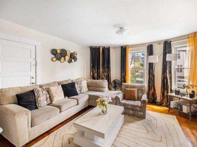 house with 9 bedroom, Worcester MA ES103496780