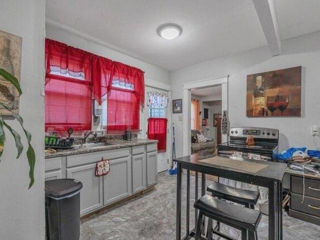 house with 9 bedroom, Worcester MA ES103017427