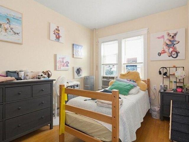 house with 9 bedroom, Worcester MA ES104810747