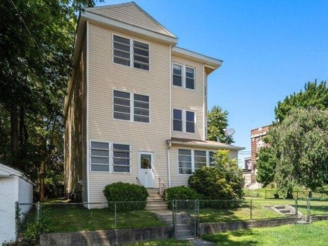 house with 9 bedroom, Worcester MA ES105082243