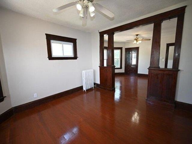 house with 9 bedroom, Worcester MA ES105083003