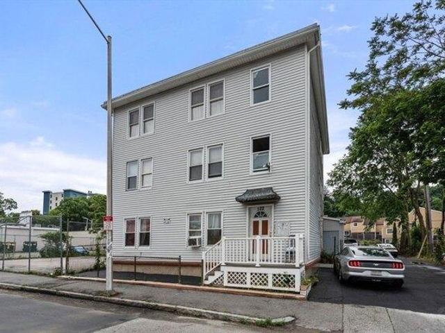 house with 9 bedroom, Worcester MA ES105115787