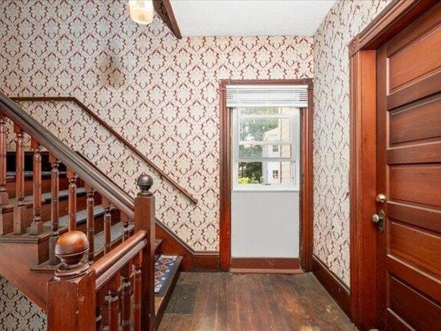house with 9 bedroom, Worcester MA ES105117065