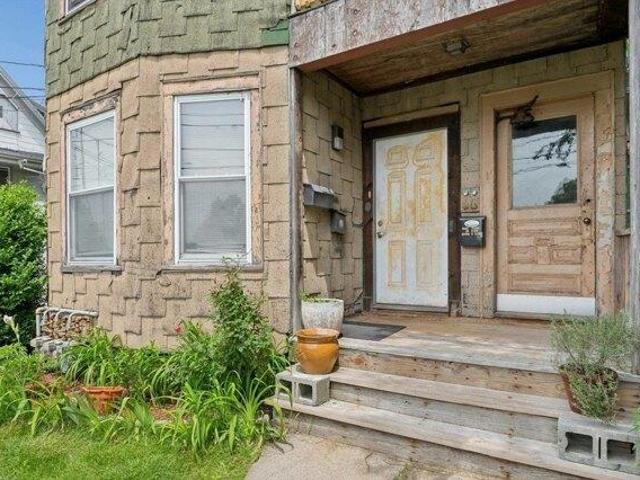 house with 9 bedroom, Worcester MA ES105207355