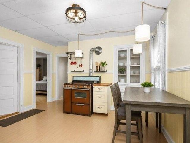 house with 9 bedroom, Worcester MA ES105274483